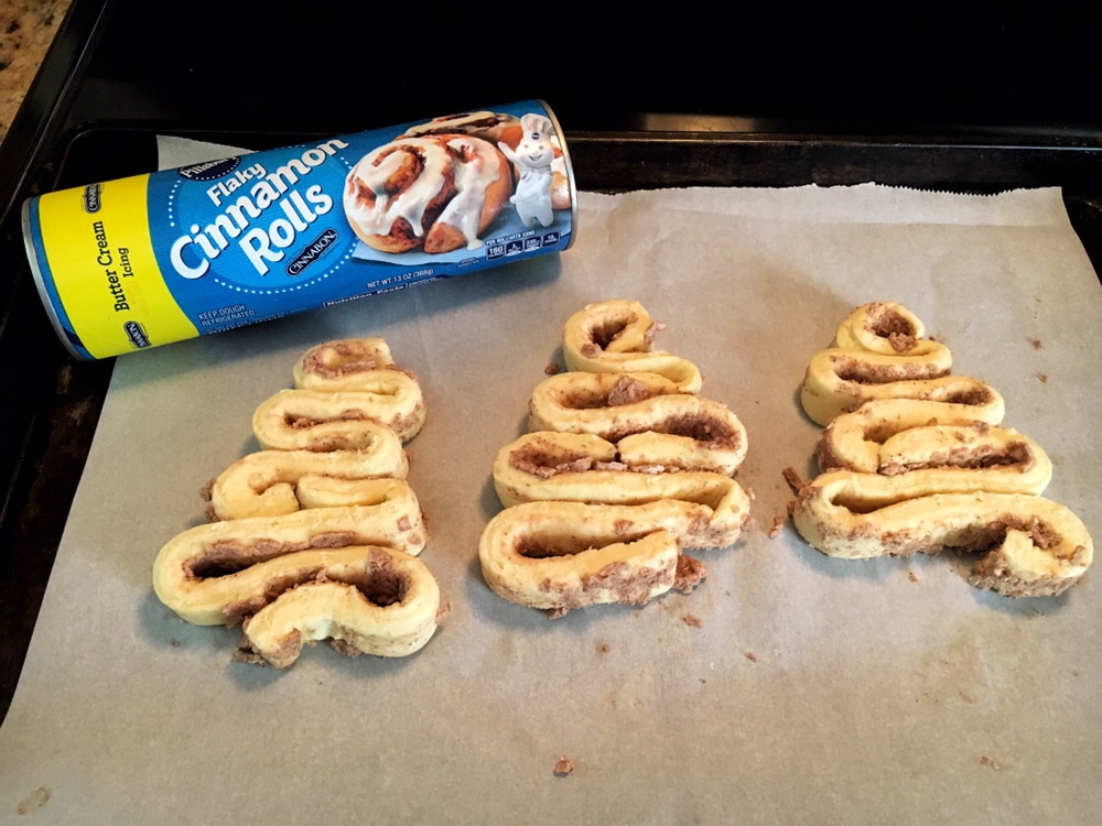 Christmas Tree Cinnamon Rolls | Edible Reflections
